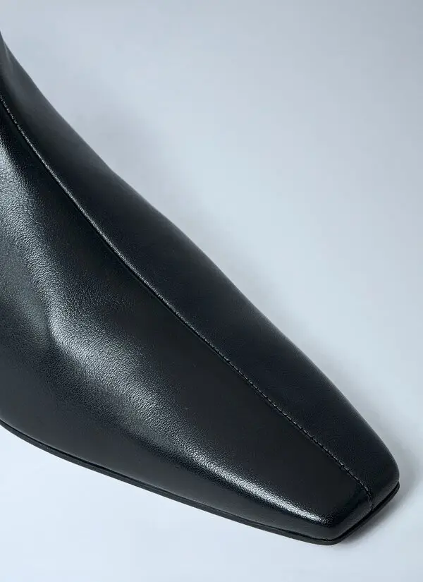 TOTEME Zipped Leather Chelsea Boots With Pointed Toe - Black