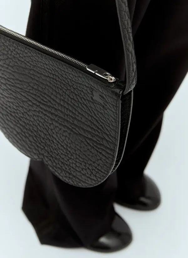Burberry Chess Pouch Shoulder Bag In Pebble-grain Leather - Black