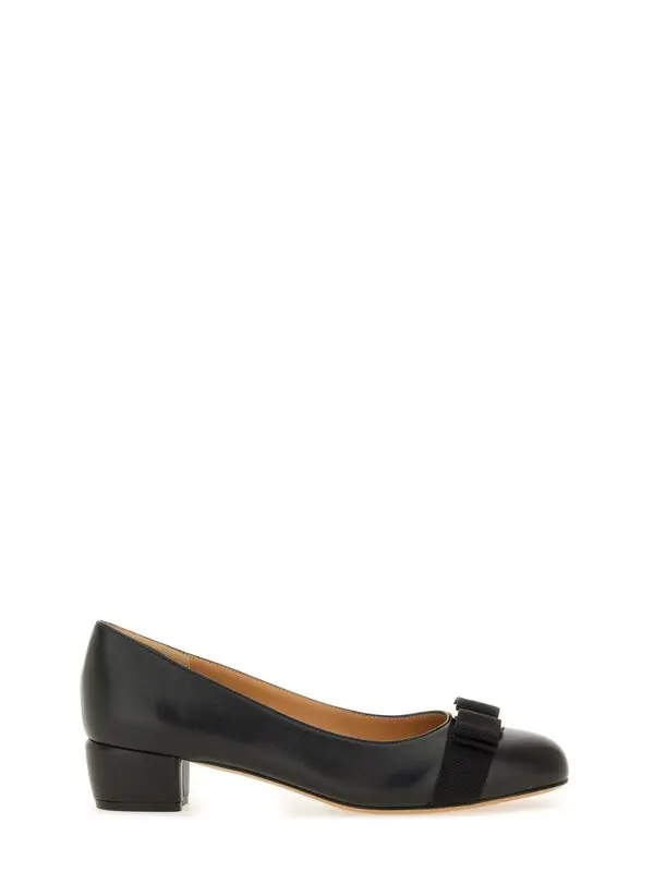 FERRAGAMO Leather Vara Shoe - Black