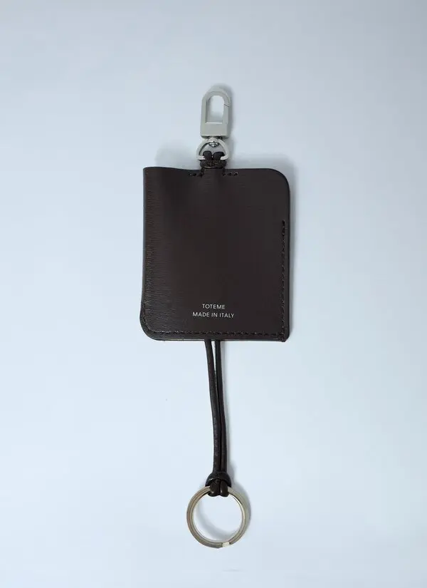 TOTEME Polished Leather Logo Keyring - Brown