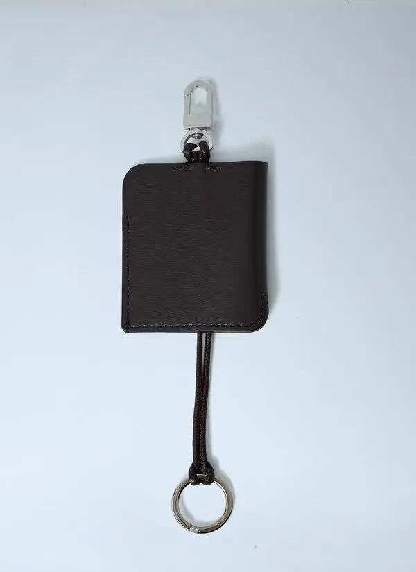 TOTEME Polished Leather Logo Keyring - Brown