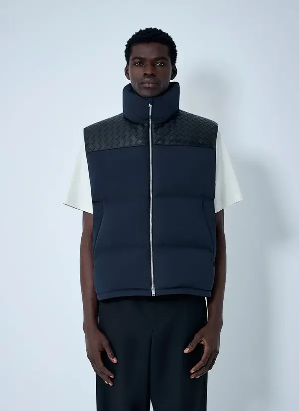 Bottega Veneta Tech Nylon Puffer Gilet With Intrecciato Leather Detail - Blue