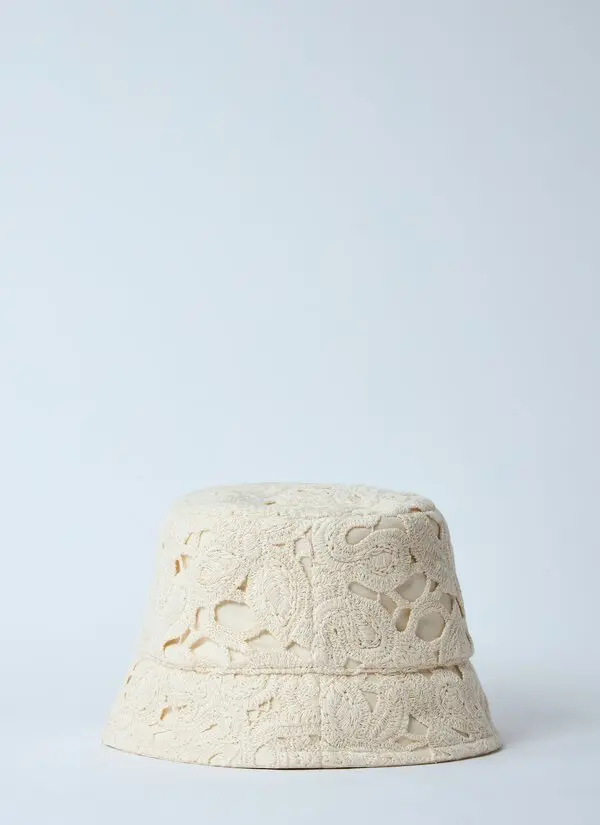 Moncler Logo Patch Broderie Anglaise Bucket Hat