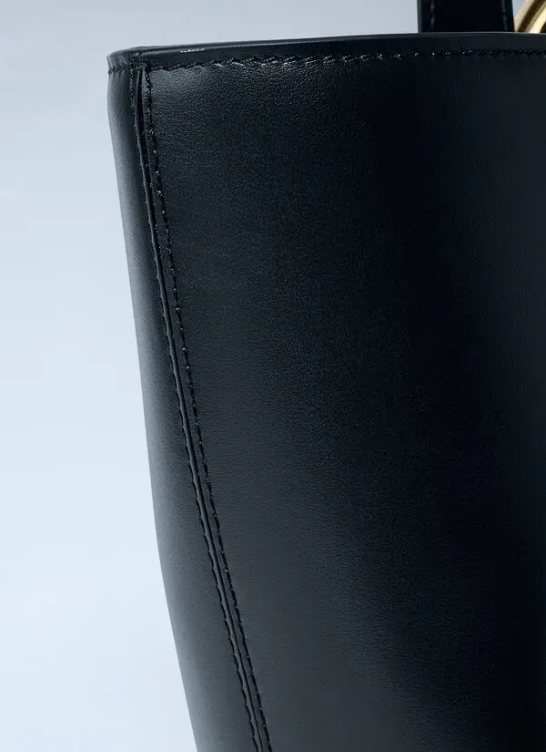 Jacquemus Le Moyen Bambola Bucket Bag - Black