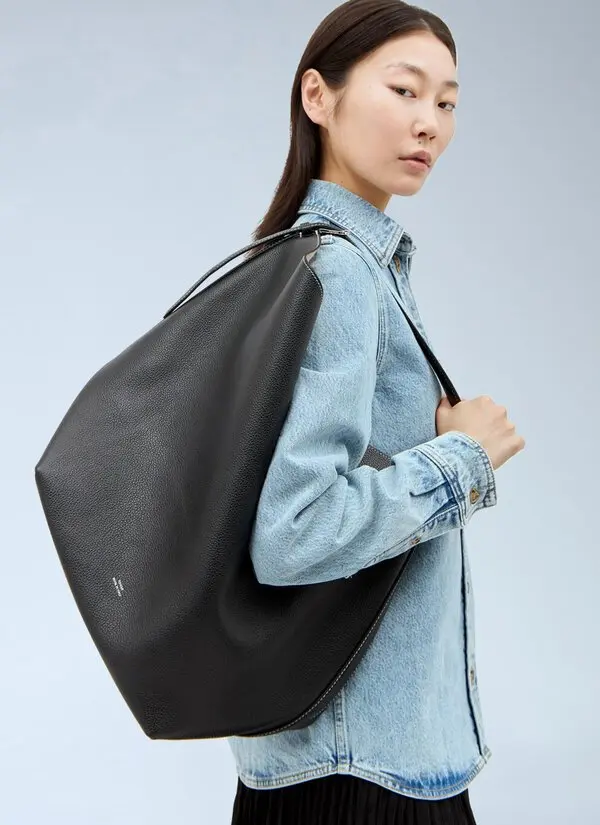 TOTEME Belted Tote Bag In Pebble-grain Leather - Black