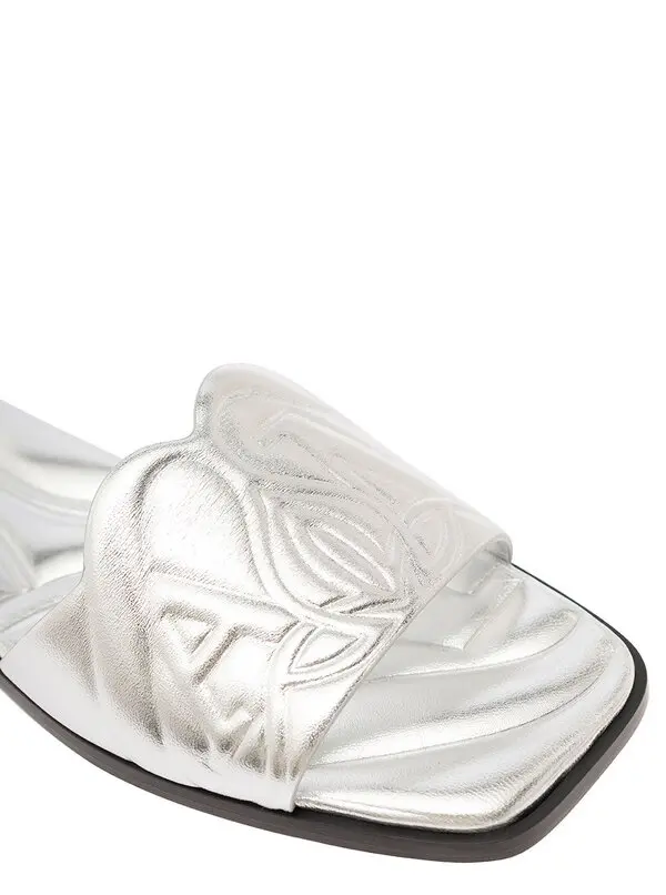 Alexander McQueen Metallic Leather Flat Sandals With Embossed Motif - Silver