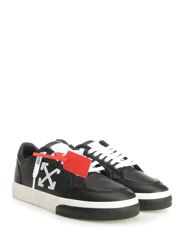 Off-White Vulcanized Low Top Sneakers - Black