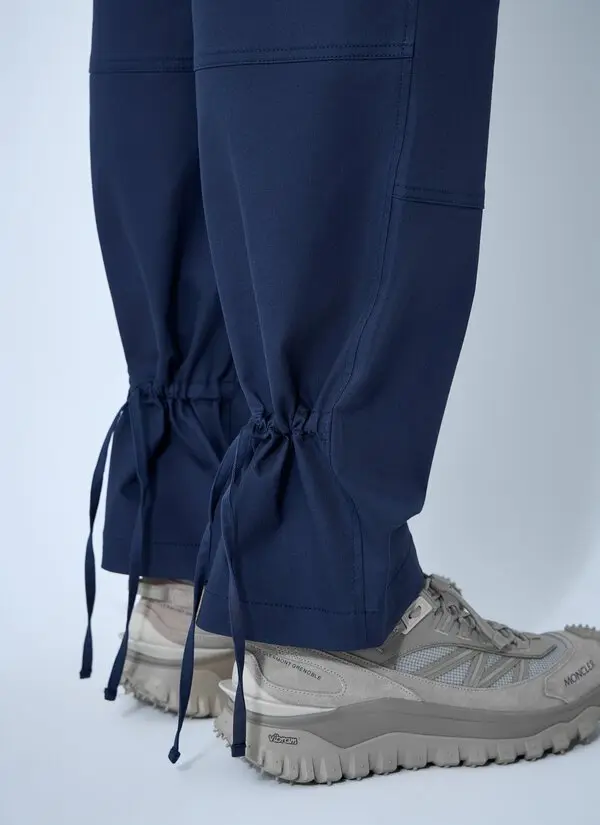 Moncler Cotton Gabardine Trousers With Logo Patch - Blue
