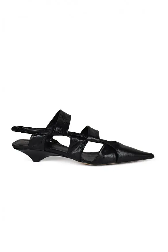 Bottega Veneta Bv Point Leather Sandals - Black