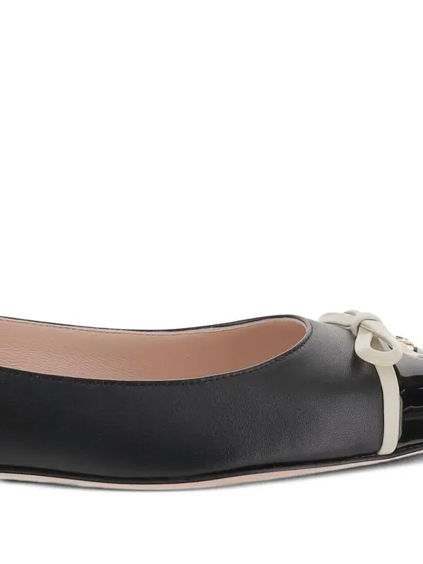 Valentino Garavani Black Leather Pointed Toe Ballet Flats With Vlogo Signature Detail - Multicolor