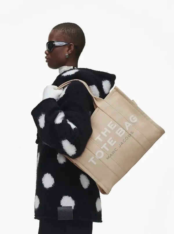 Marc Jacobs The Large Tote Shoulder Bag With Contrast Logo - Cream