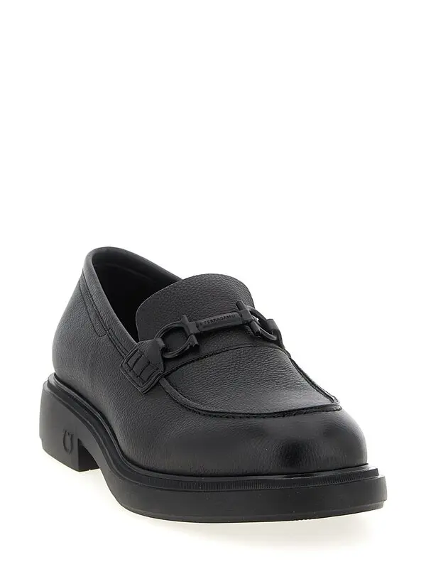 FERRAGAMO Arden Hammered Leather Loafers With Gancini Clasp - Black