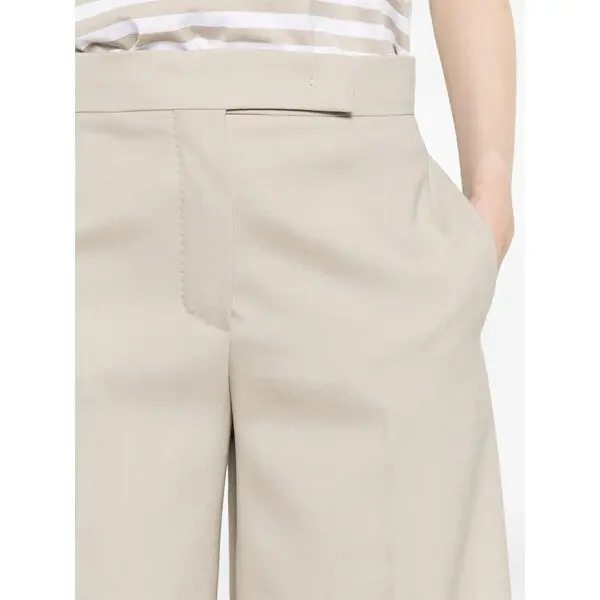 Max Mara Knee-length Pleated Shorts In Neutrals - Cream