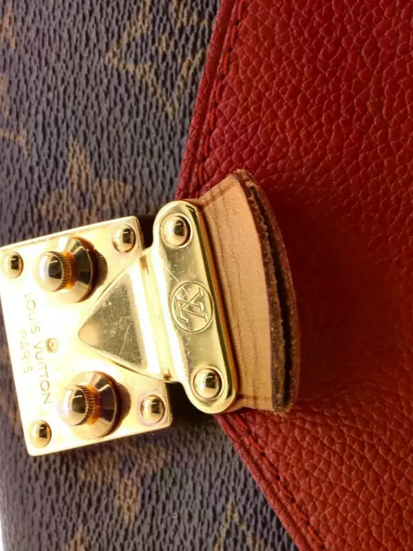 LOUIS VUITTON Pallas Chain Shoulder Bag - Red