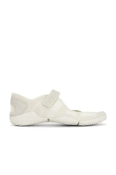 NIKESKIMS Nike X Skims Rift Mesh Sneaker