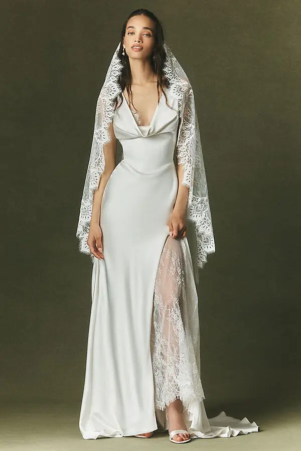 Watters Mantilla Lace Fgertip Veil - Ivory
