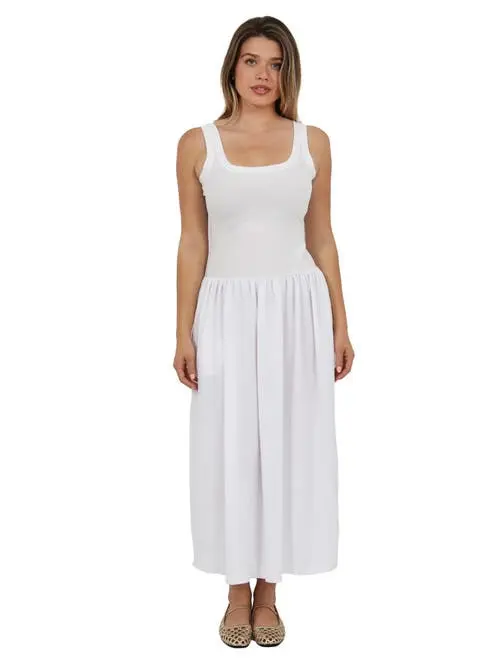 24SEVEN COMFORT APPAREL Sleeveless Scoop Neck A-line Maxi Dress With Pockets - White