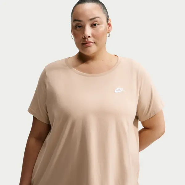 Nike Club Essentials T-shirt - Brown