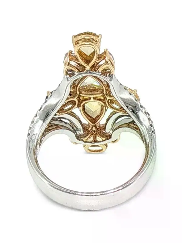 HYT JEWELRY Floral Diamond Ring In 18k Gold
