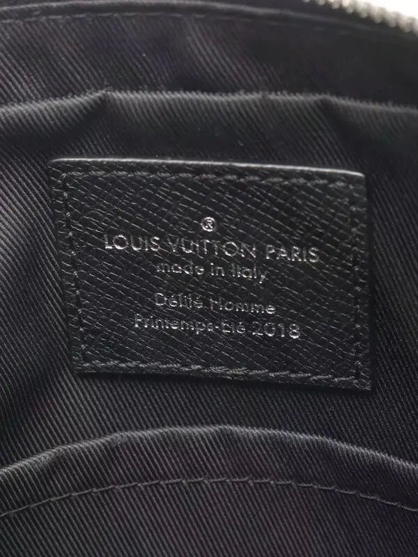 LOUIS VUITTON Taiga Messenger Pm Bag