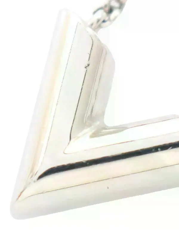 LOUIS VUITTON 2021 Essential V Supple Necklace