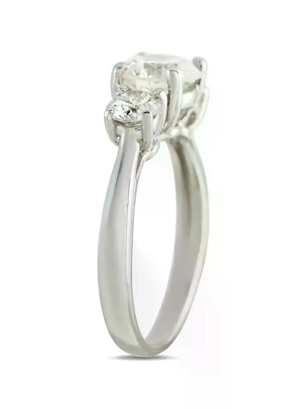 LB EXCLUSIVE Platinum 1.90 Carat Round Diamond Three-stone Ring