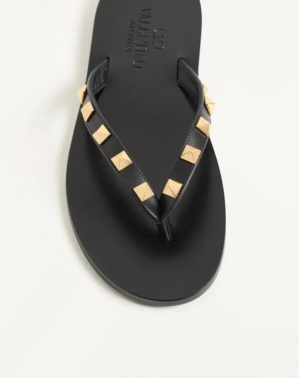 Valentino Garavani Rockstud Thong Sandals - Black