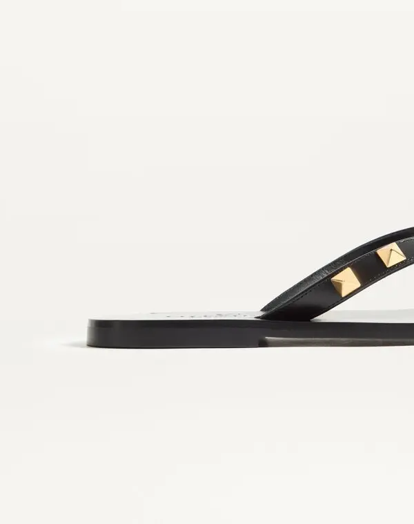 Valentino Garavani Rockstud Thong Sandals - Black