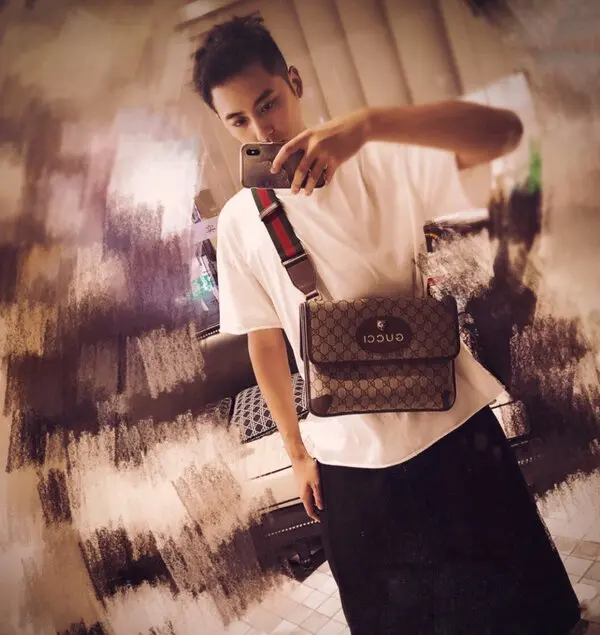 Gucci Gg Supreme Small Messenger Bag