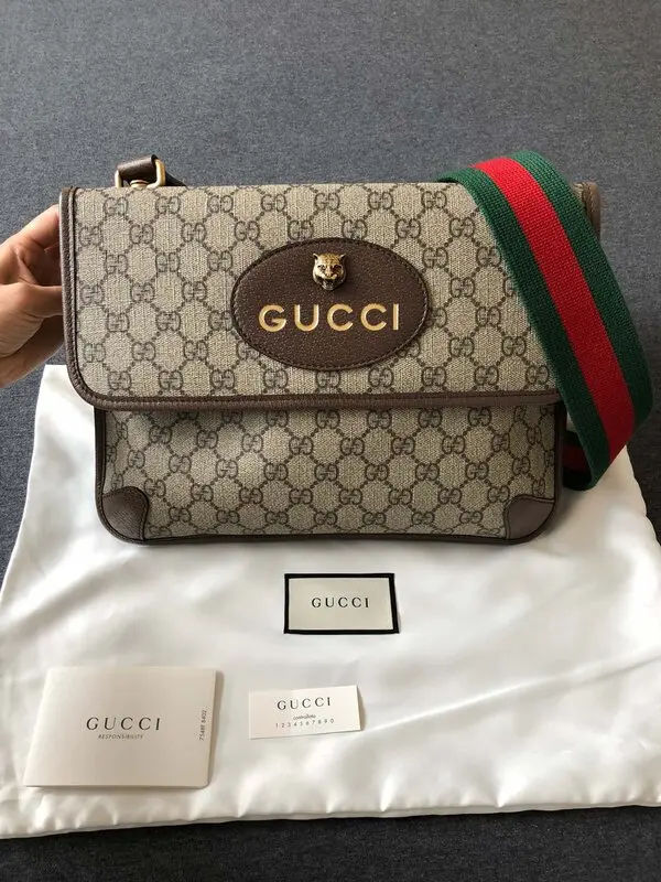Gucci Gg Supreme Small Messenger Bag