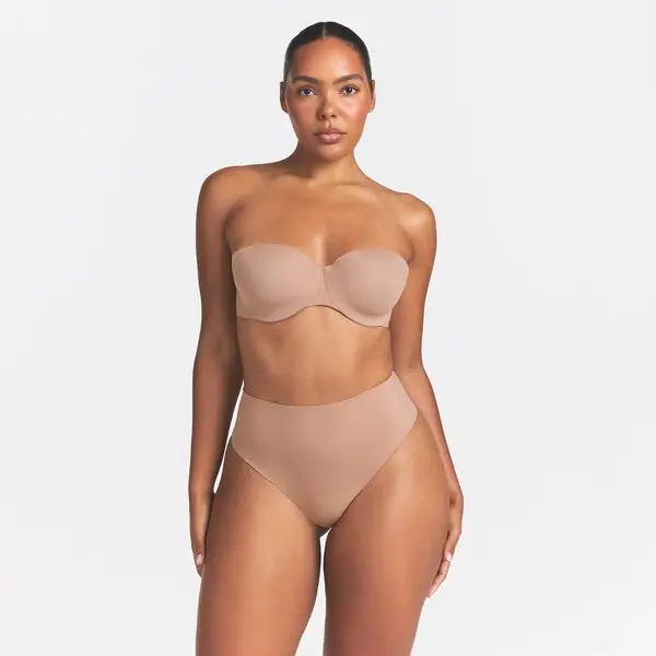 SKIMS Strapless Bra | Medium Neutral | | Smoothing Intimates