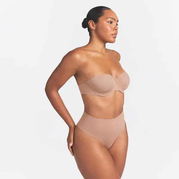 SKIMS Strapless Bra | Medium Neutral | | Smoothing Intimates