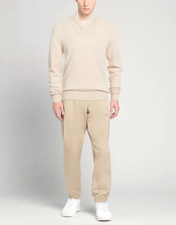 WOOL & CO Lightweight Wool V-neck Sweater