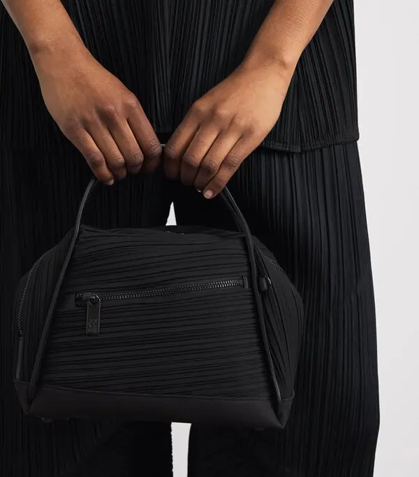 Issey Miyake Bias Pleats Top-handle Bag - Black