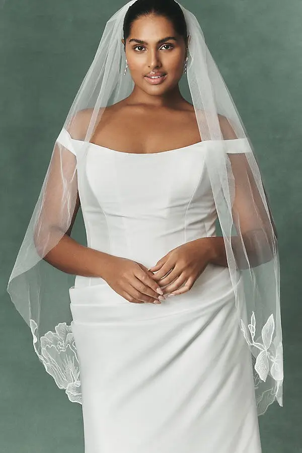 Watters 3d Floral Trim Fgertip Veil - Ivory