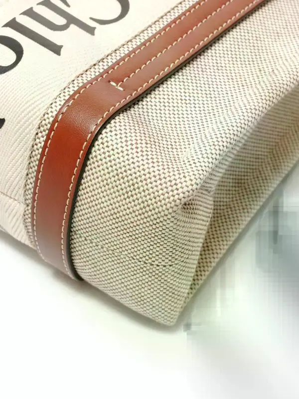 Chloé Woody Shoulder Bag - Neutrals