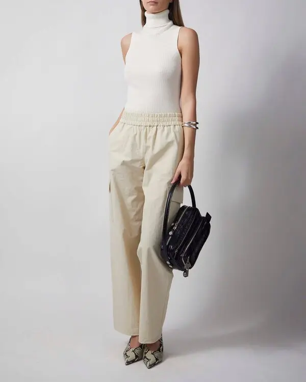 Stylein Fitted Sleeveless Ribbed Knit Turtleneck Top