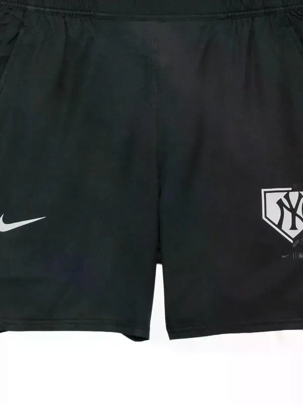 Nike New York Yankees Logo Detail Shorts