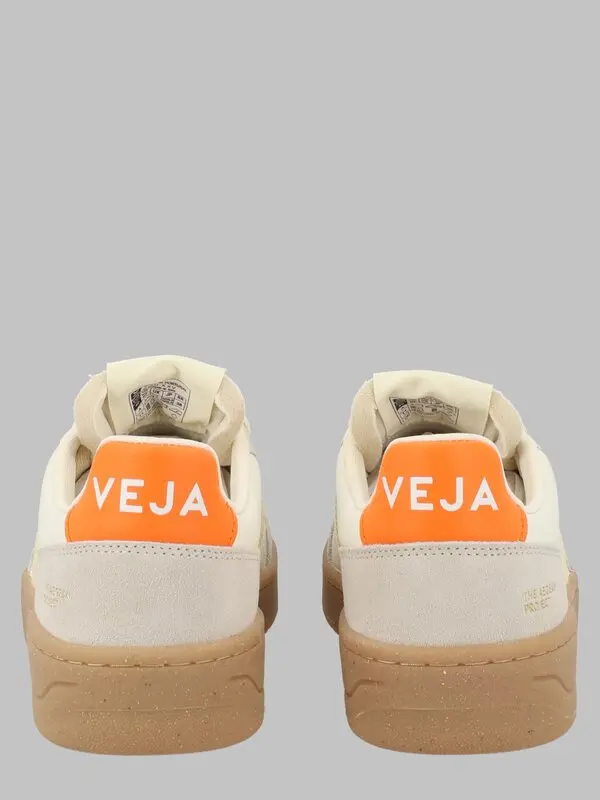 VEJA V-82 Sneakers - Beige