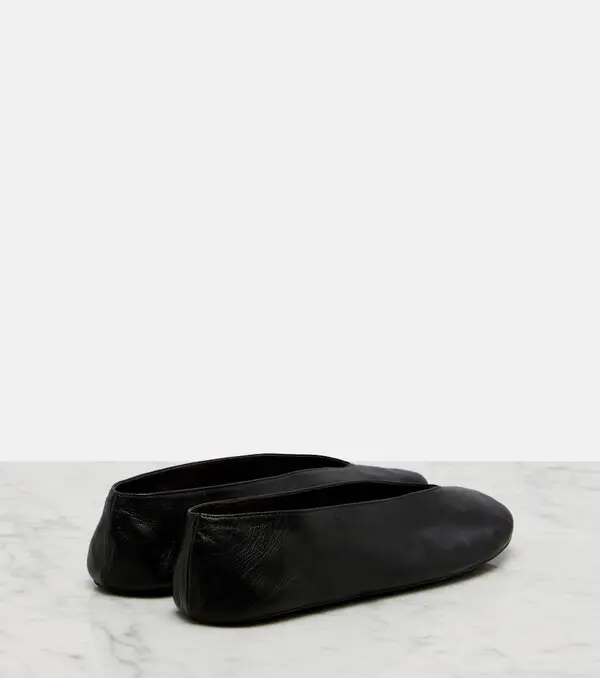 THE ROW Fay Leather Ballet Flats - Black
