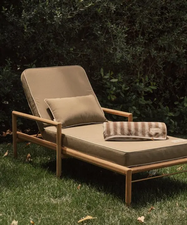 BUSINESS & PLEASURE The Wes Sun Lounger