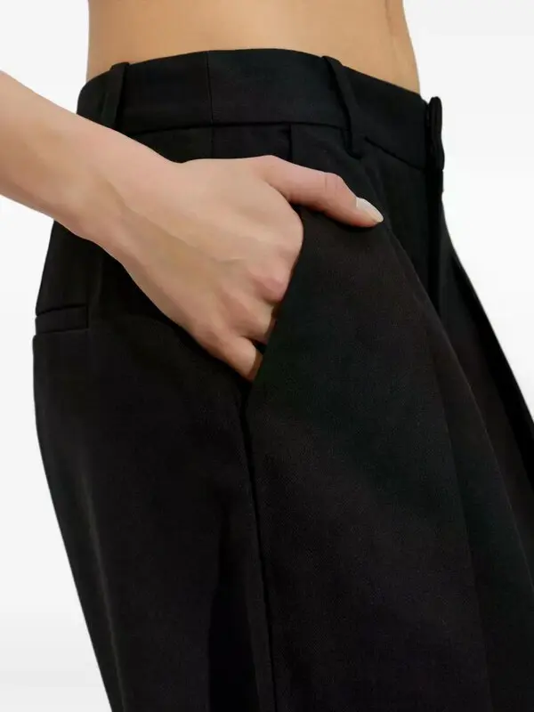 GESTUZ Pleated Wide-leg Shorts