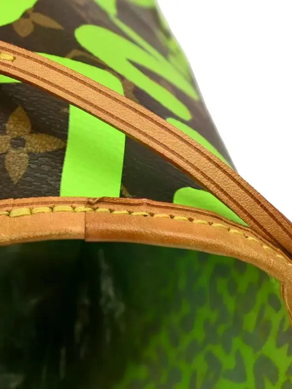 LOUIS VUITTON Monogram Graffiti Neverfull Gm Tote Bag