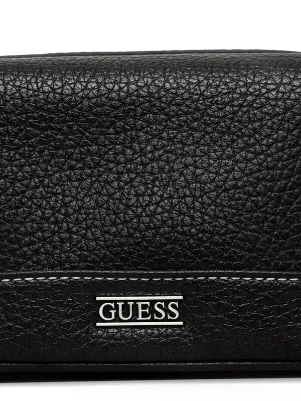Guess Pebbled Wash Bag With Logo Plaque
