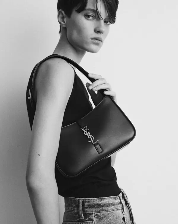 Saint Laurent Le 5 À 7 Hobo Leather Bag - Black