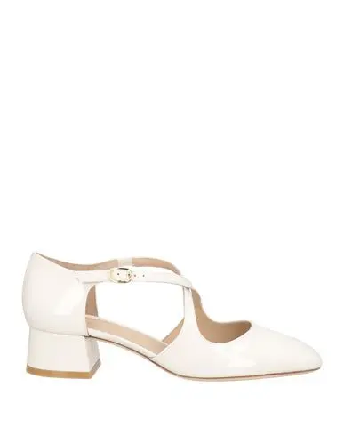 STUART WEITZMAN Patent Leather Pumps With Buckle Fastening - Cream