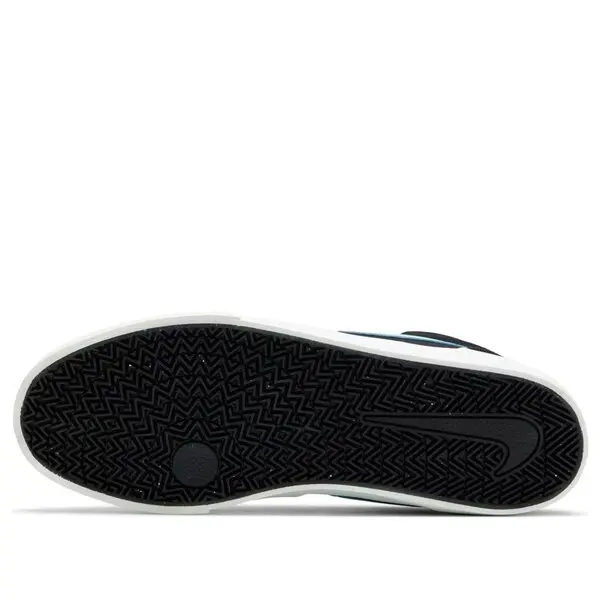 Nike Charge Mid Prm