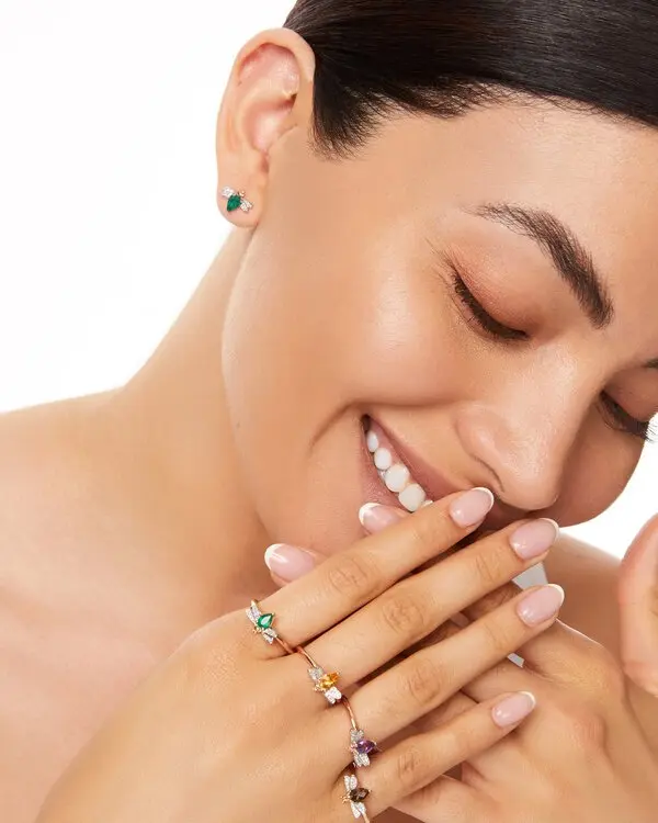 BEE GODDESS Emerald & Diamond Queen Bee Bella Stud Earring - Green