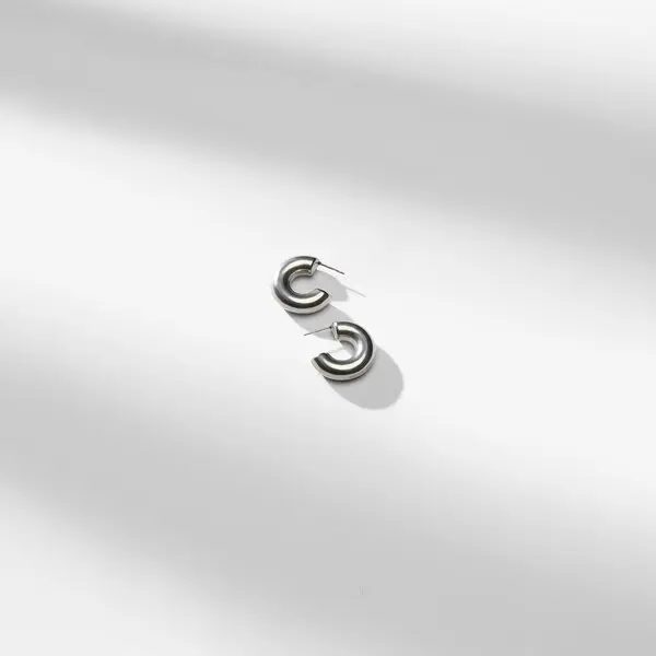 M.M.LAFLEUR Sansa Small Hoop Earrings - Silver
