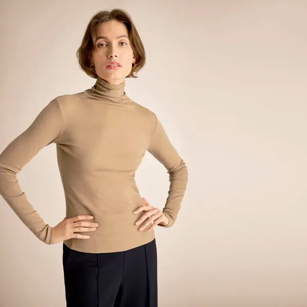 M.M.LAFLEUR Layering Turtleneck In Organic Ribbed Pima Cotton - Saddle